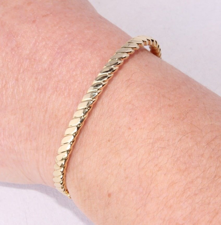 Beautiful 18ct Yellow Gold Twist Design Bangle Bracelet. Gift Boxed.