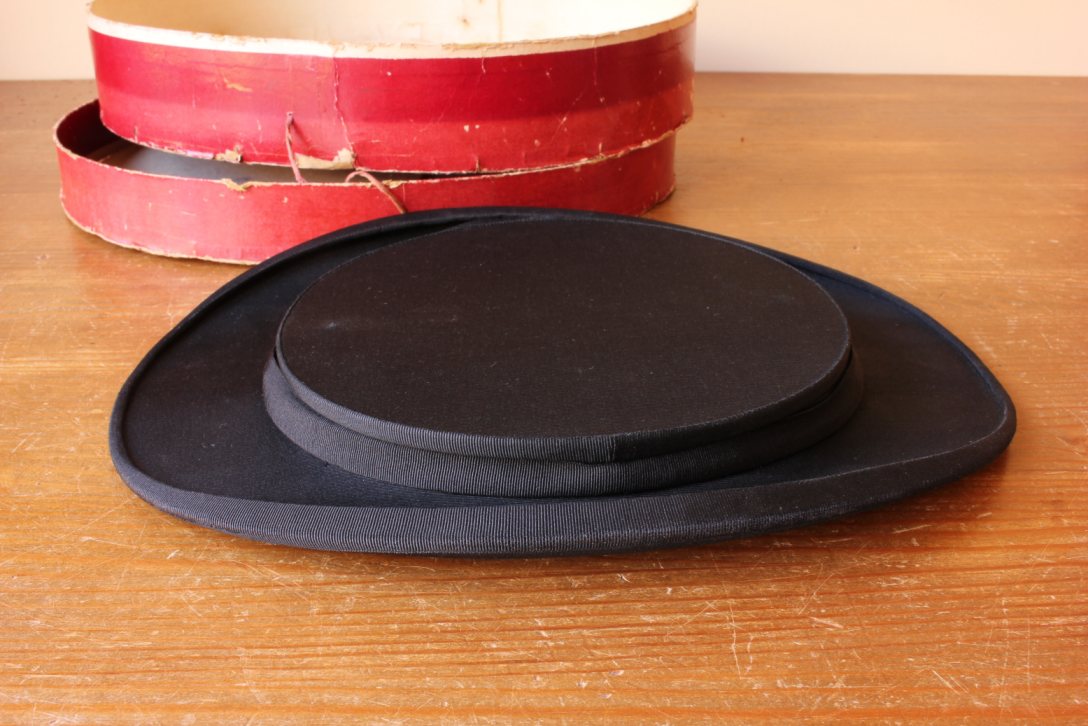 AJ White Black Silk Opera Top Hat. Collapsible Pop Up. Extra Quality. 6 ...