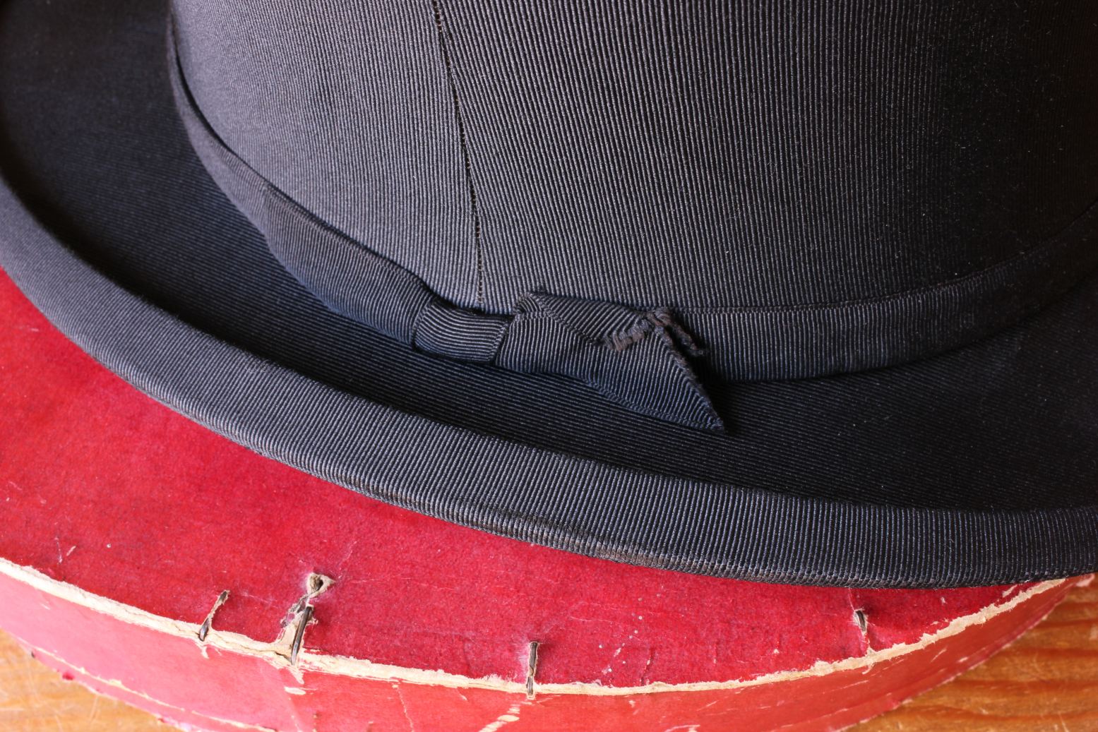 AJ White Black Silk Opera Top Hat. Collapsible Pop Up. Extra Quality. 6 ...