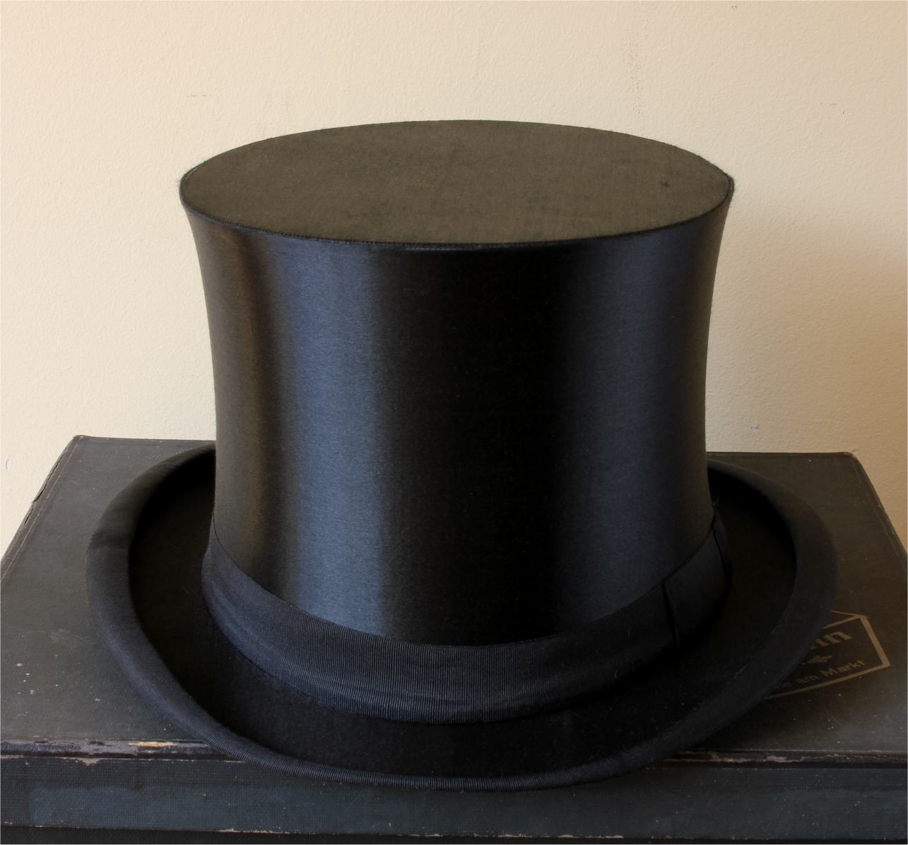 German Black Silk Opera Top Hat. Boxed Collapsible Pop Up. Bonn. Size 7.