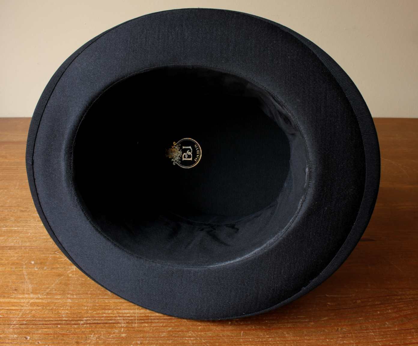BJ Paris Black Silk Opera Top Hat. Collapsible Lightweight Pop Up. 6 7/8.
