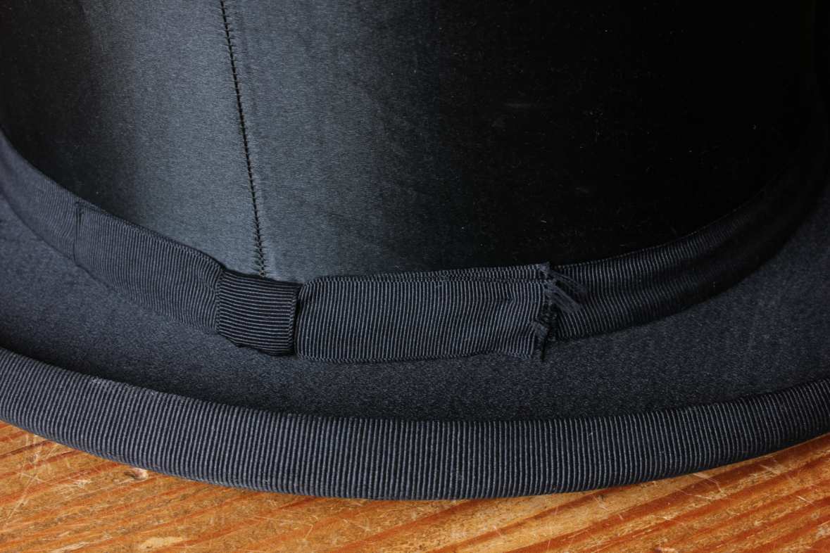 BJ Paris Black Silk Opera Top Hat. Collapsible Lightweight Pop Up. 6 7/8.