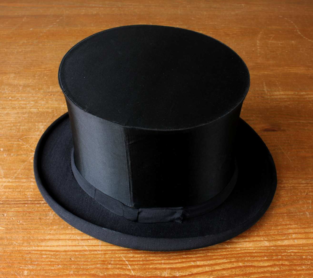 BJ Paris Black Silk Opera Top Hat. Collapsible Lightweight Pop Up. 6 7/8.