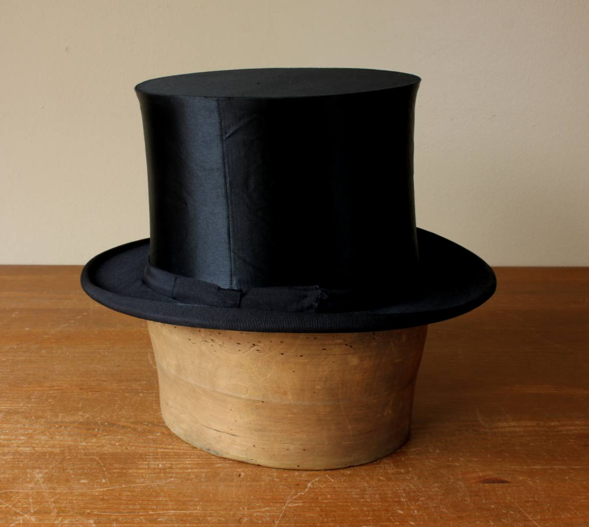 BJ Paris Black Silk Opera Top Hat. Collapsible Lightweight Pop Up. 6 7/8.