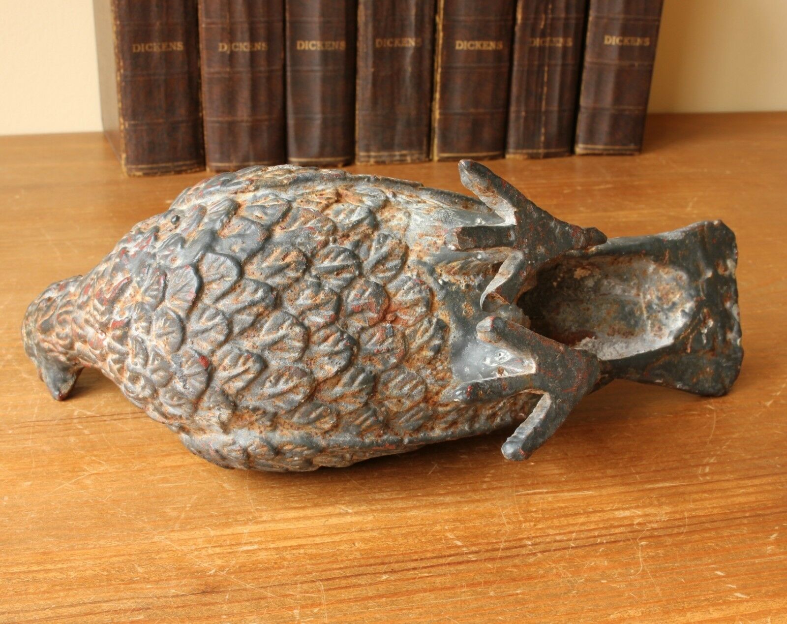 Cast Iron Pigeon Decoy Figure. Bird Door Stop, Outdoor Statue Ornament.
