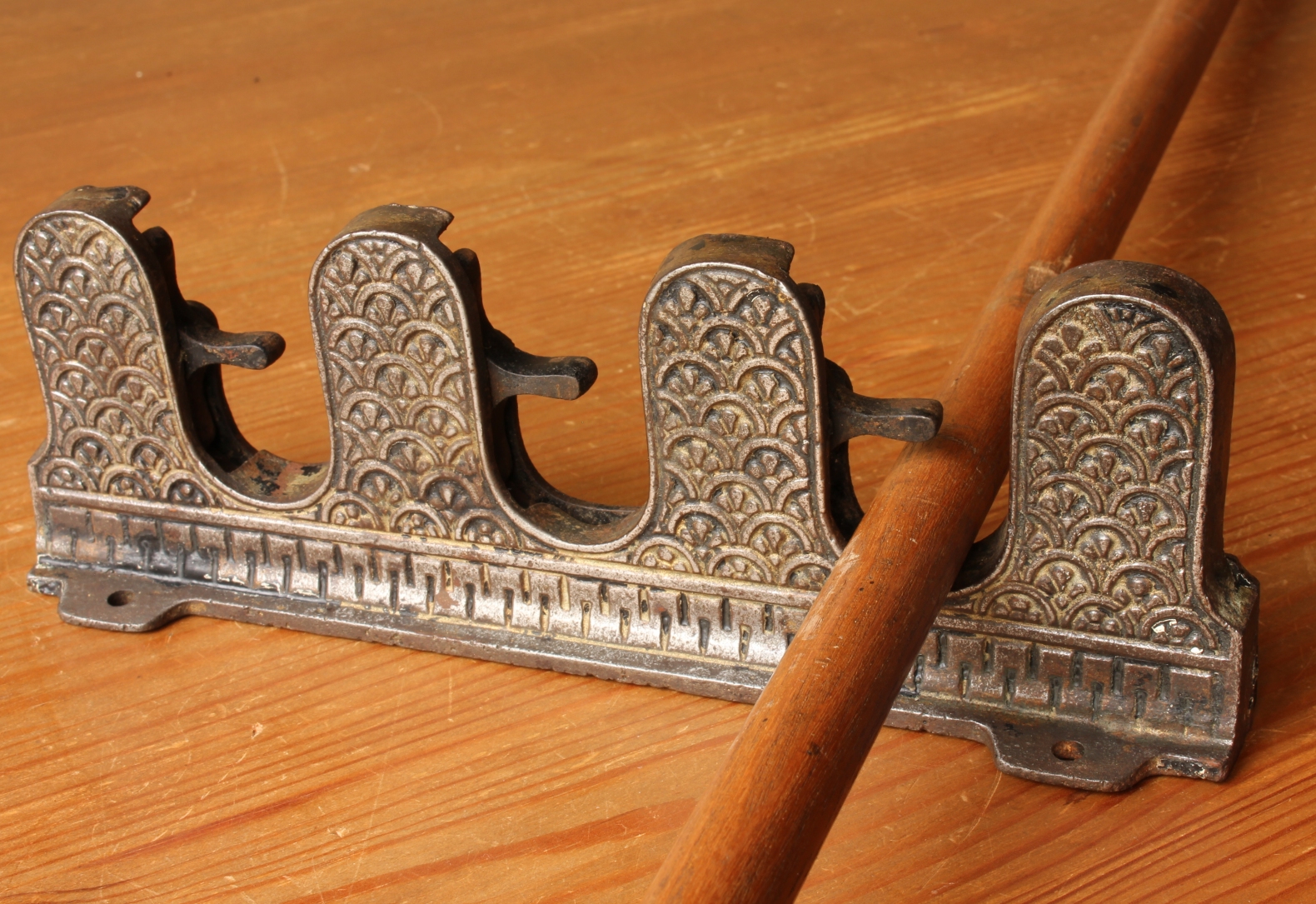 Victorian Snooker Cue Holder. Billiards Pool Wall Rack Clip Stand.