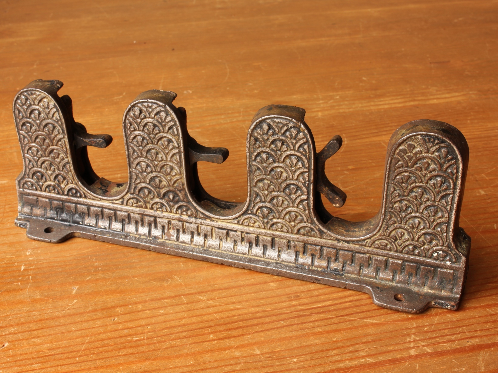 Victorian Snooker Cue Holder. Billiards Pool Wall Rack Clip Stand.
