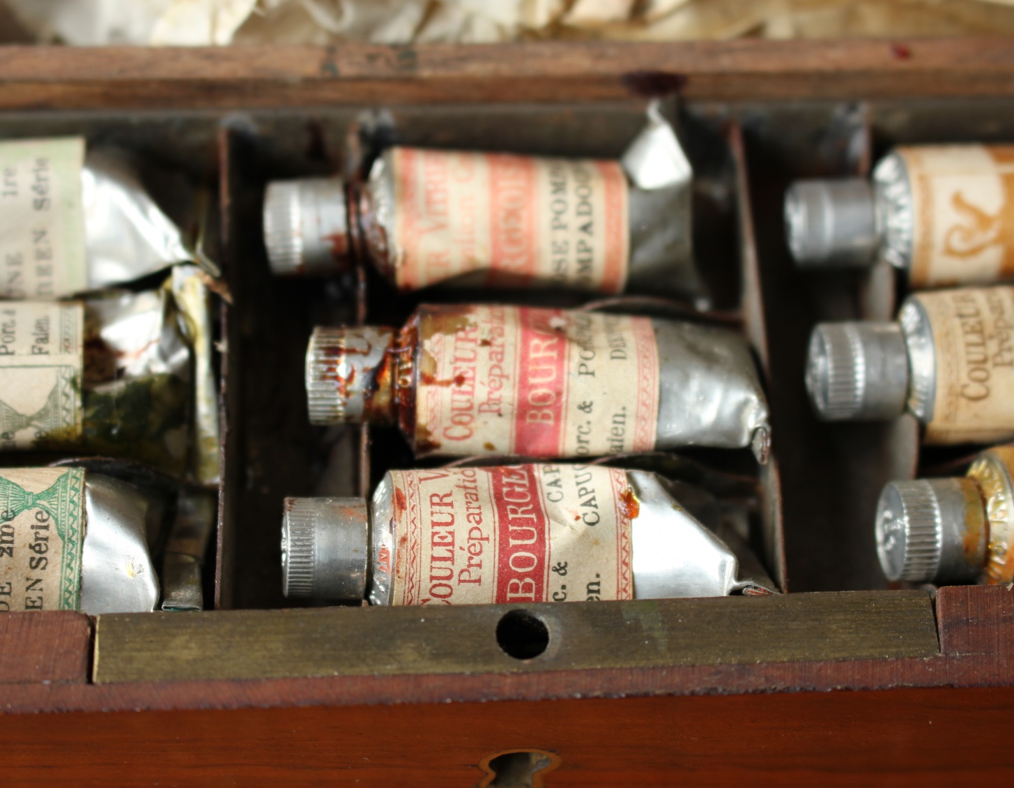 French Artist Box Bourgeois. Emerald Green Oil Paint. Brushes. Pallet.