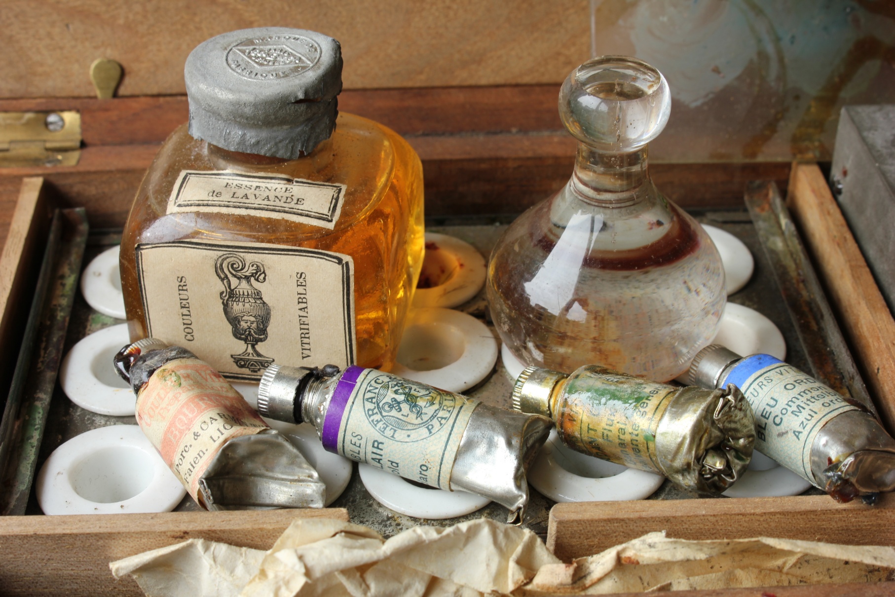 French Artist Box Bourgeois. Emerald Green Oil Paint. Brushes. Pallet.