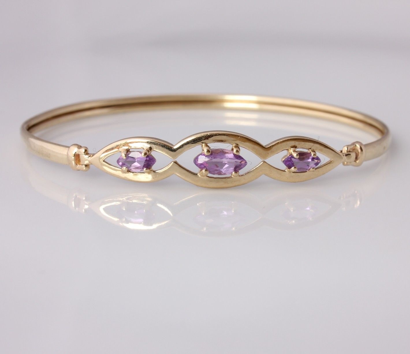 Amethyst 9ct Gold Bangle Bracelet in Gift Box.