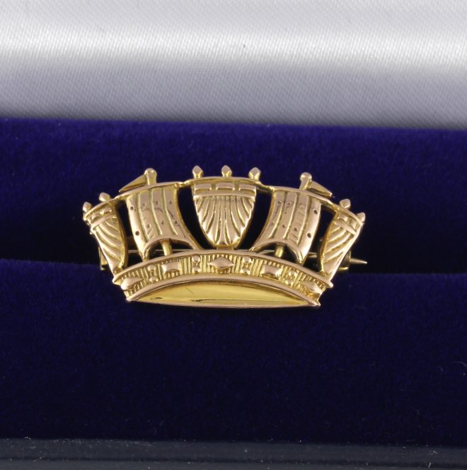 9ct Gold Royal Naval Crown Brooch / Navy Tie Pin Badge. J W Benson. Boxed.