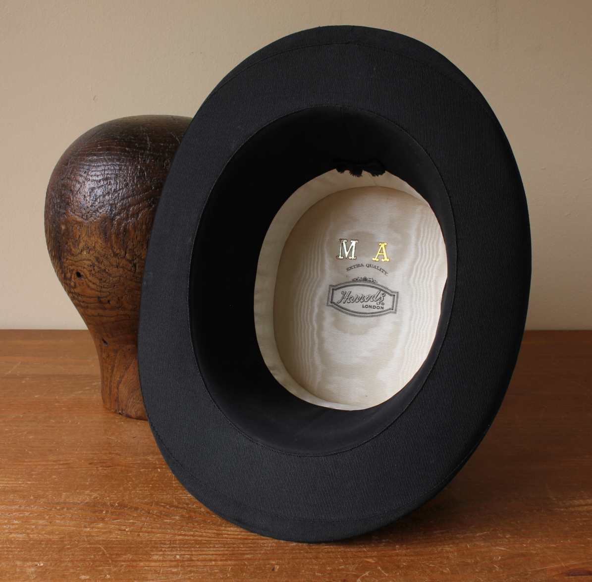 Harrods London Black Opera Top Hat. Ascot Collapsible Pop Up. UK 7 1/8.