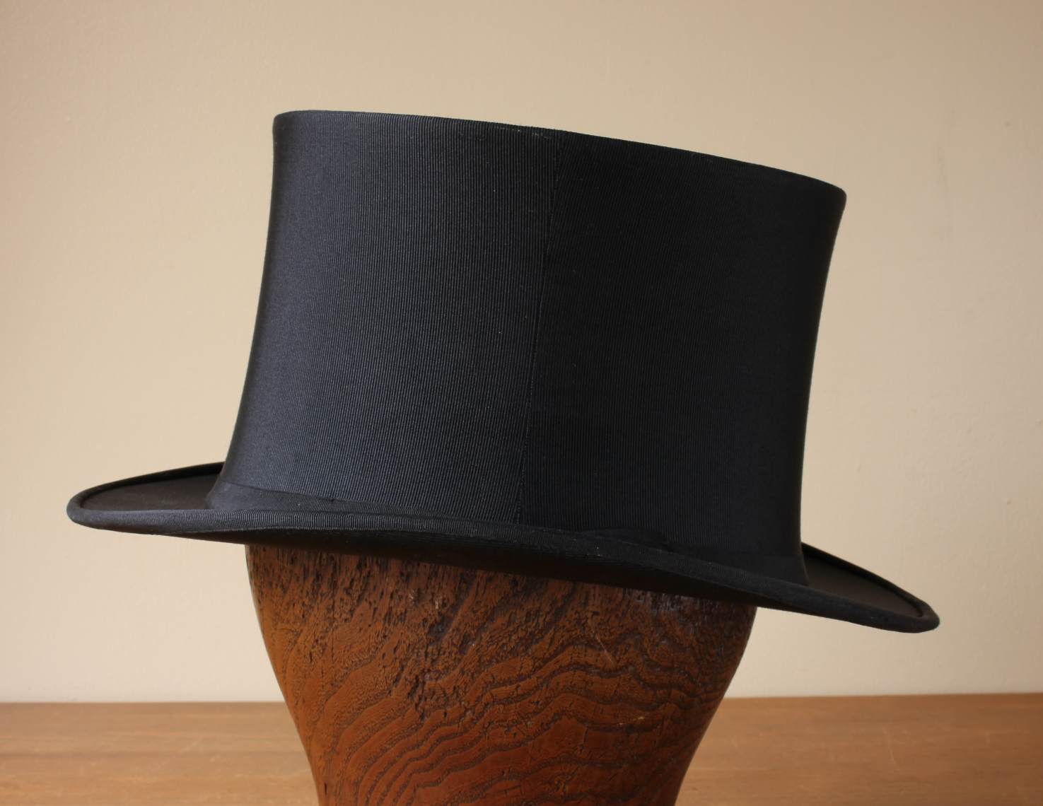 Harrods London Black Opera Top Hat. Ascot Collapsible Pop Up. UK 7 1/8.