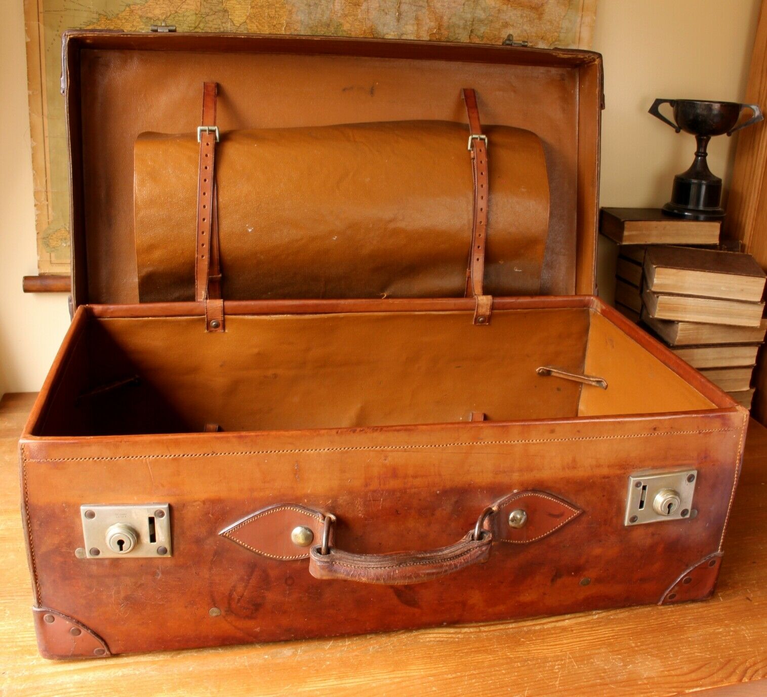 Large Brown Leather Suitcase. Old Travel Trunk Case. c1920.