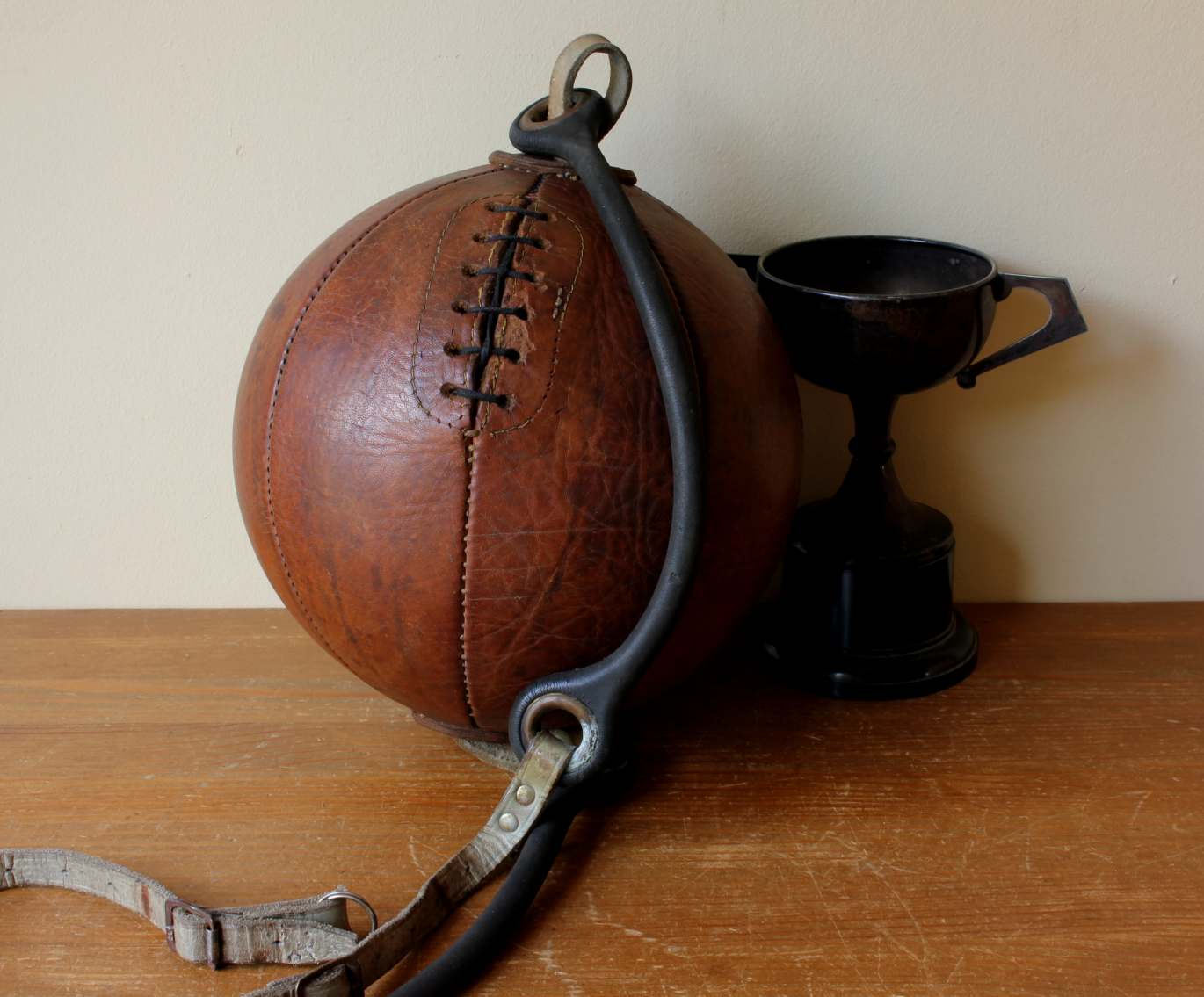 Wisden Junior 5 Leather Floor To Ceiling Boxing Speedball Punch Bag.