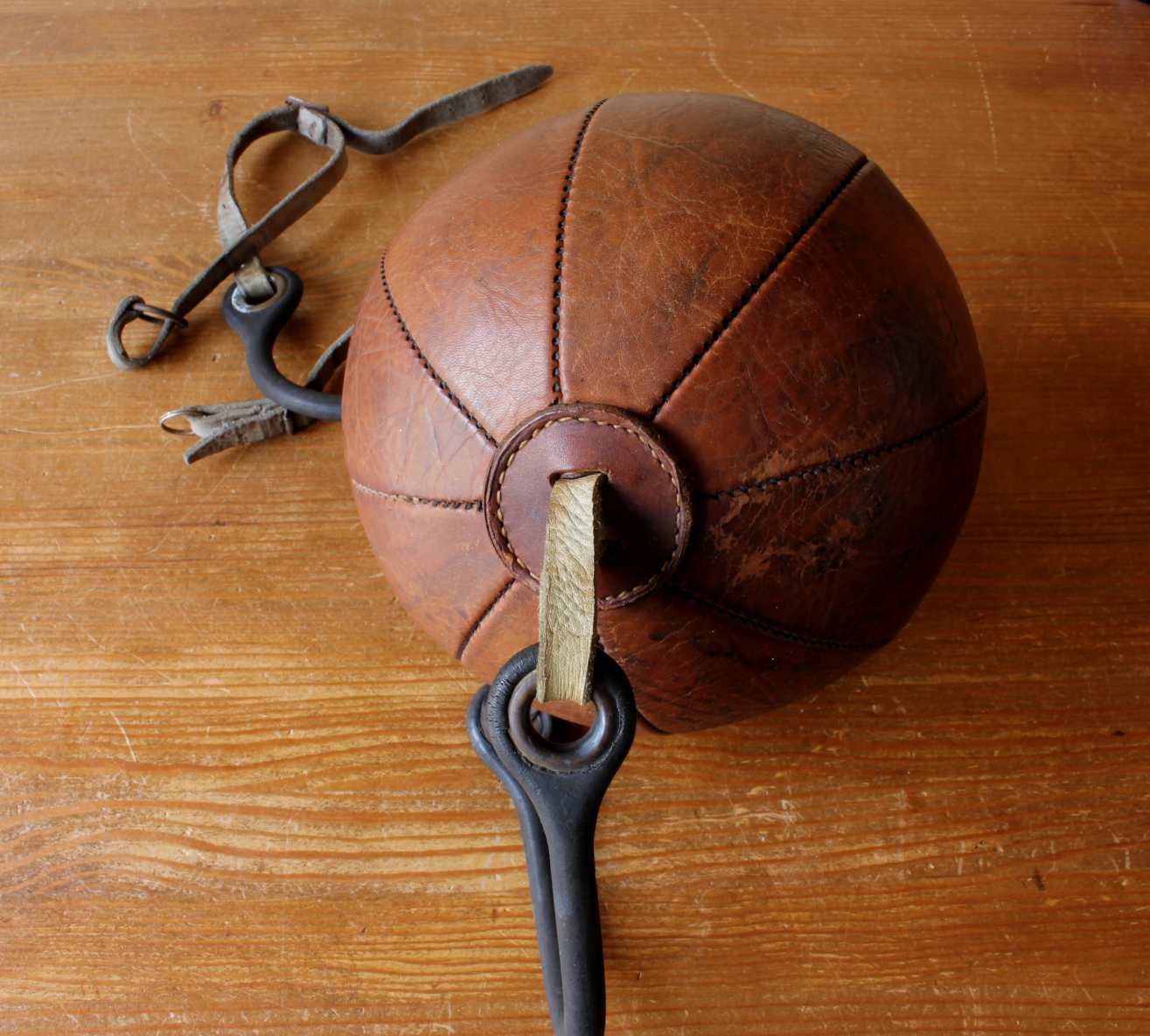 Wisden Junior 5 Leather Floor To Ceiling Boxing Speedball Punch Bag.