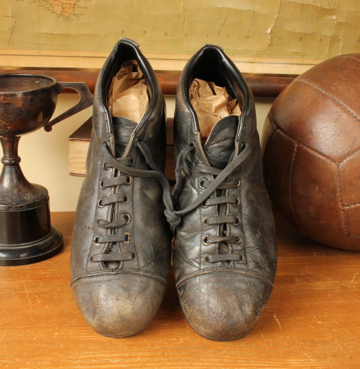 Kingswell Hornet Leather Football Boots. Old Black Soccer Cleats c1950.