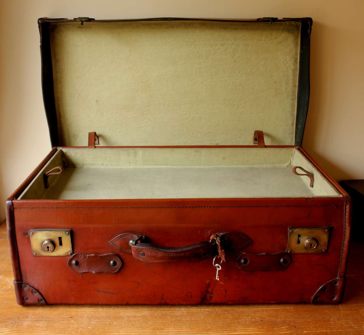 Extra Large Brown Leather Suitcase. XL Heavy Travel Trunk Case.