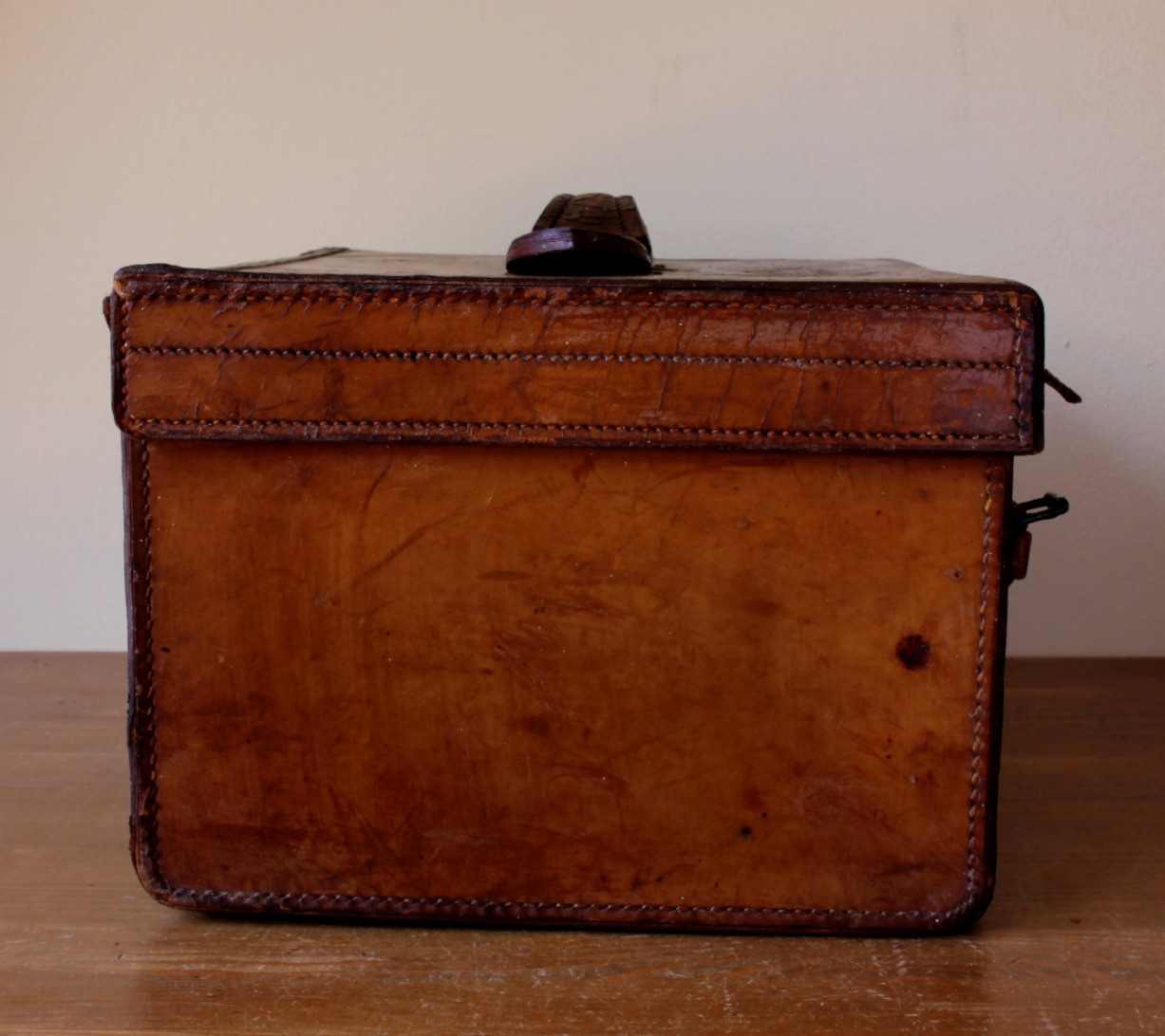 Antique Brown Leather Top Hat Case Box. Travel Trunk with Key.