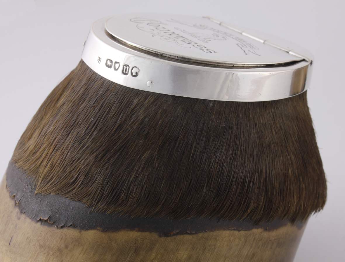 Silver Horse Hoof Inkwell & Snuff Box. Countess Vincet Veritas. 1868.