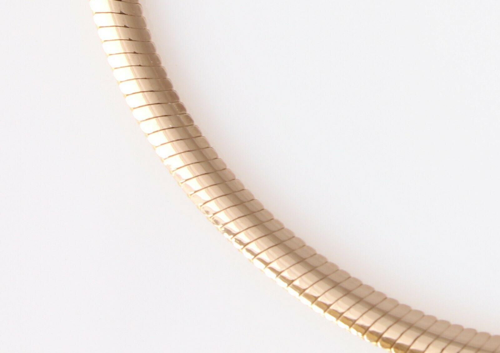 9ct Yellow Gold Snake Link Chain Necklace. 41 cms. 16 inches.