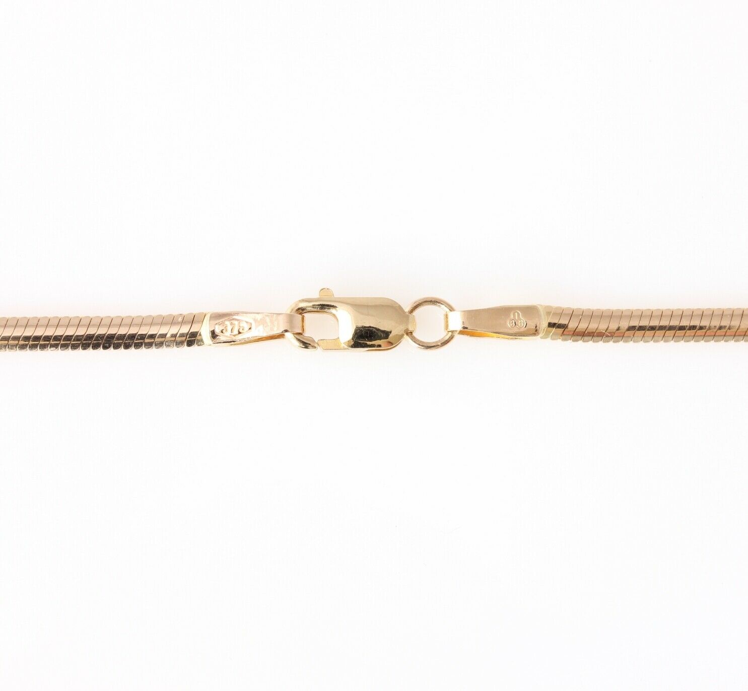 9ct Yellow Gold Snake Link Chain Necklace. 41 cms. 16 inches.