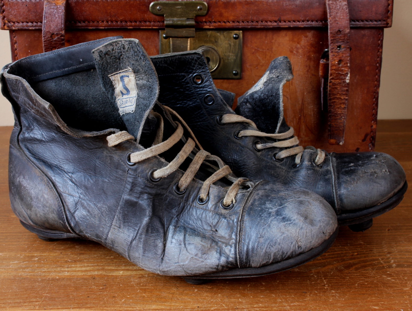 Spalding Punter Football Boots. Leather Soccer Shoes / Cleats c1940.