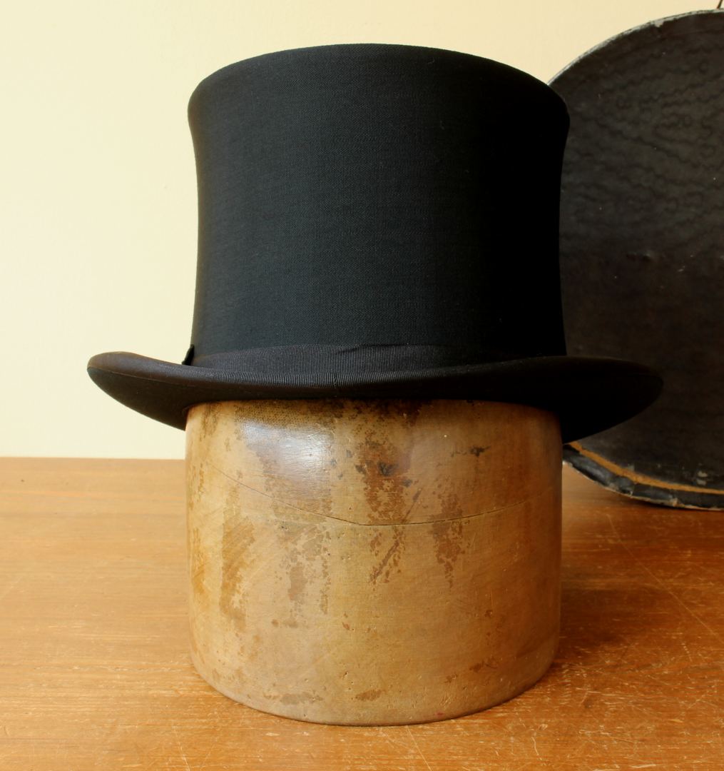 Tress & Co Black Silk Collapsible Opera Top Hat in Box. Pop Up. UK 6 7/8.