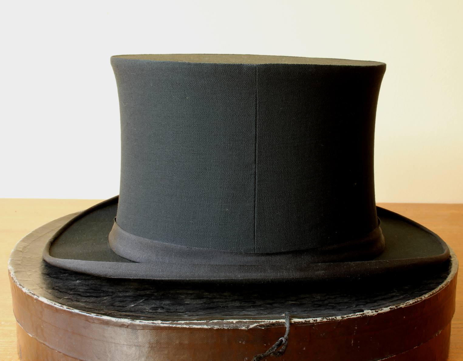 Tress & Co Black Silk Collapsible Opera Top Hat in Box. Pop Up. UK 6 7/8.