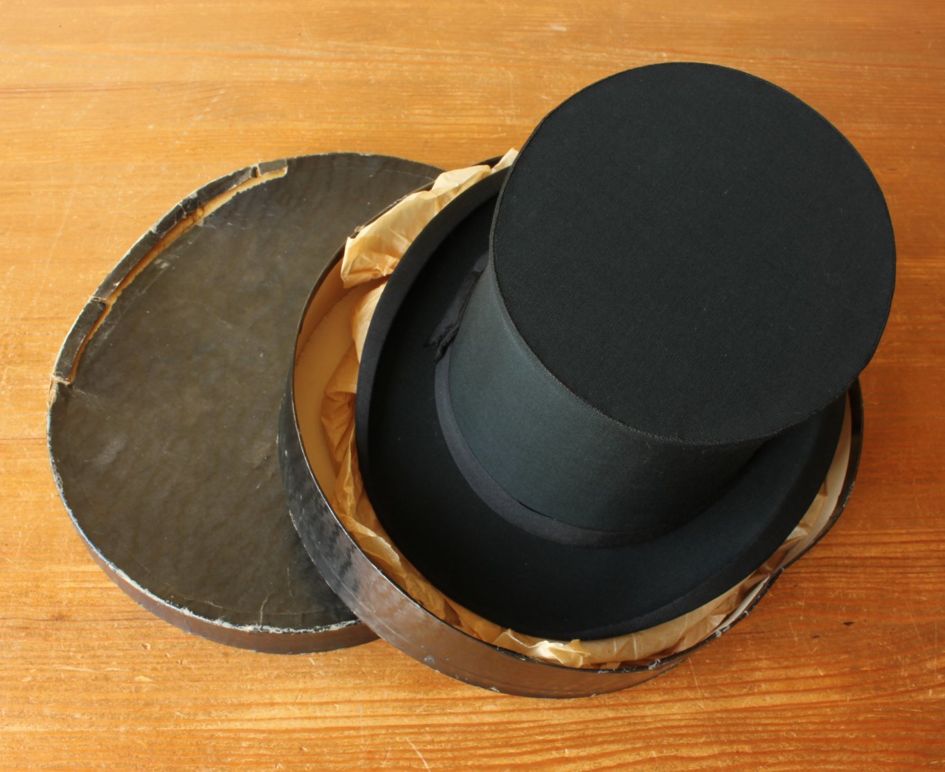 Tress & Co Black Silk Collapsible Opera Top Hat in Box. Pop Up. UK 6 7/8.