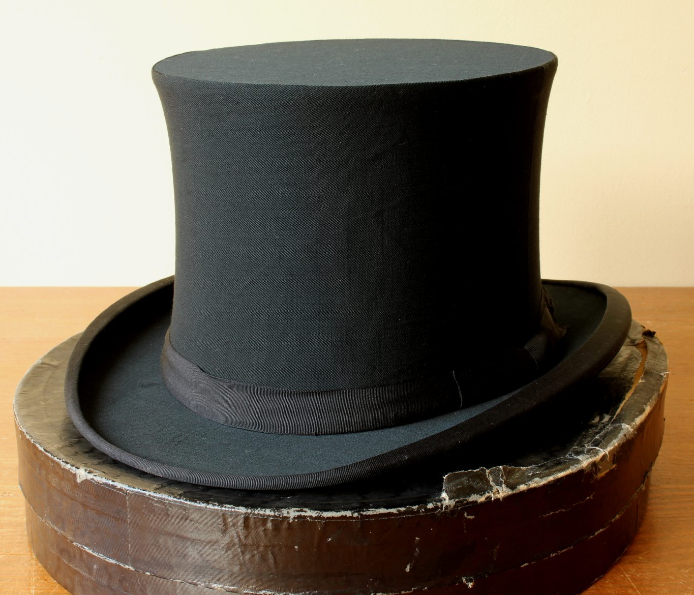Tress & Co Black Silk Collapsible Opera Top Hat in Box. Pop Up. UK 6 7/8.