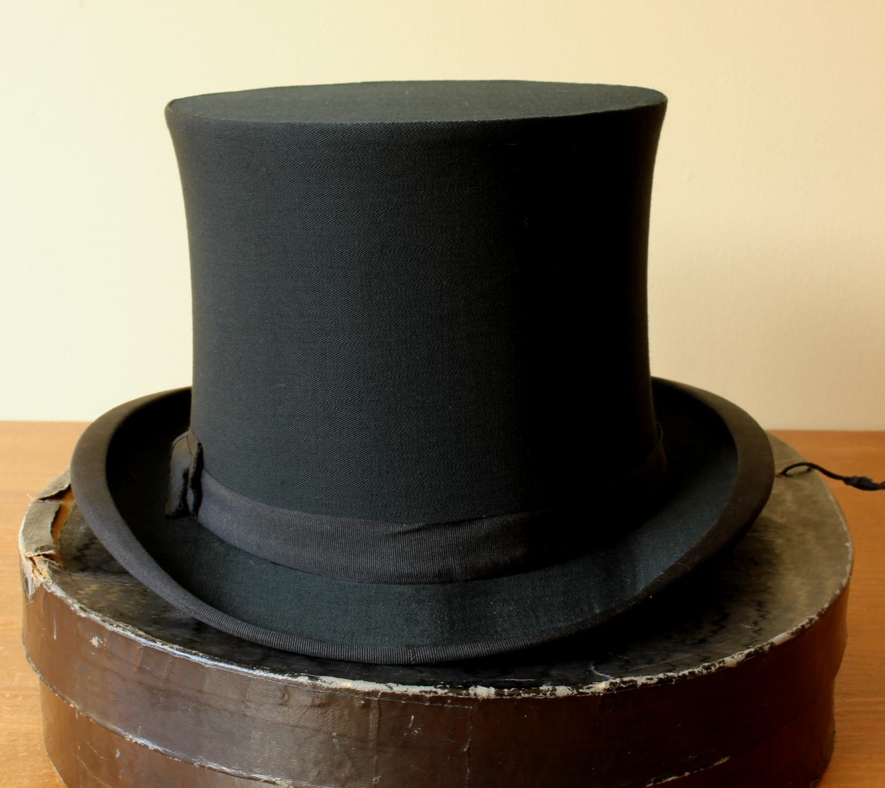 Tress & Co Black Silk Collapsible Opera Top Hat in Box. Pop Up. UK 6 7/8.