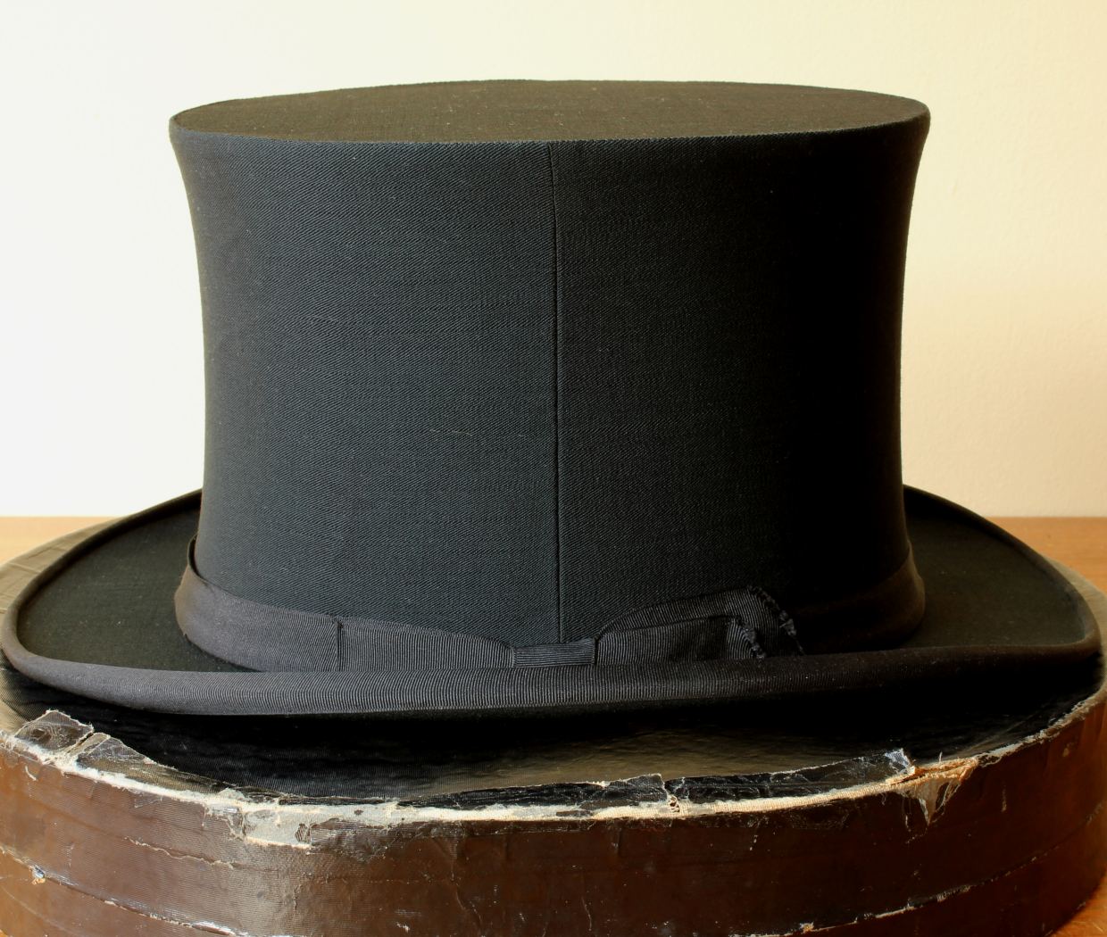 Tress & Co Black Silk Collapsible Opera Top Hat in Box. Pop Up. UK 6 7/8.