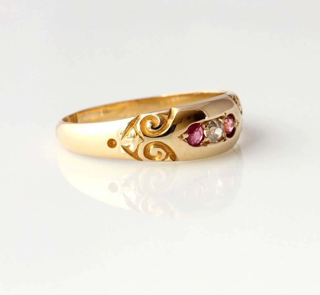 Antique Victorian 18ct Yellow Gold Diamond & Ruby Gypsy Ring. 1900. Size Q.
